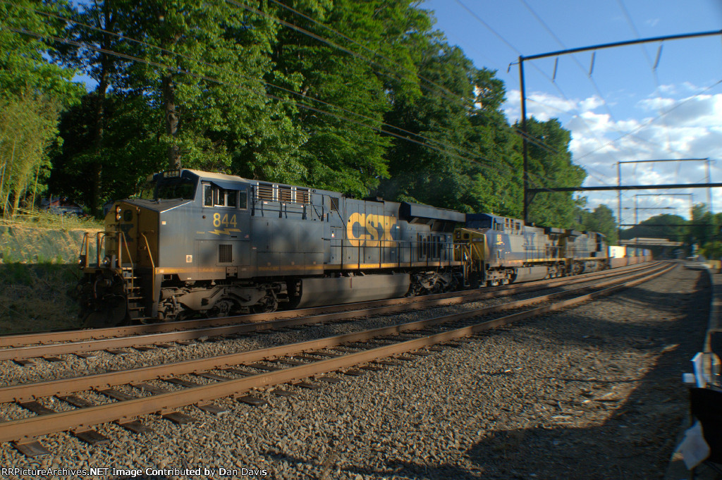 CSX ES44AH 844 leads Q034-30